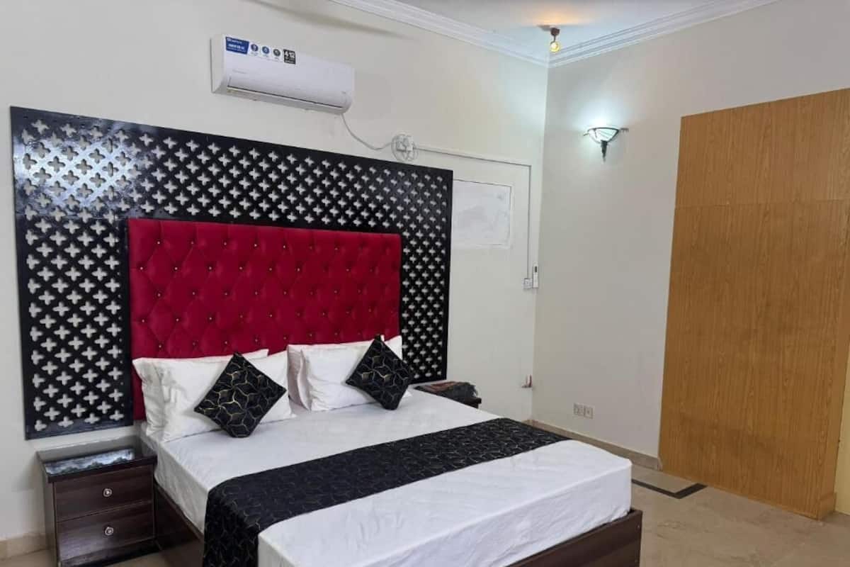 Quarto Duplo Deluxe | Secretária, secretária adequada para computadores portáteis 