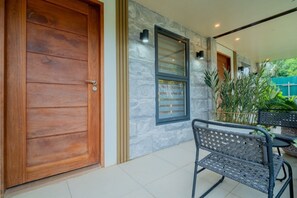 Villa Deluxe, vista para o jardim | Terraço/pátio interior