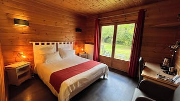 Quarto Duplo Standard, varanda, vista para o jardim | Wi-fi grátis, roupa de cama fornecida
