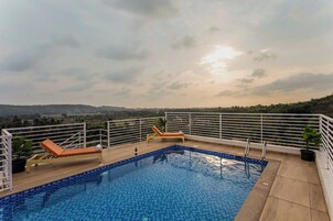 Piscina interior, da(s) 9:00 à(s) 18:00, espreguiçadeiras