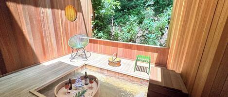 Hinoki Spa | Banheira de hidromassagem privativa