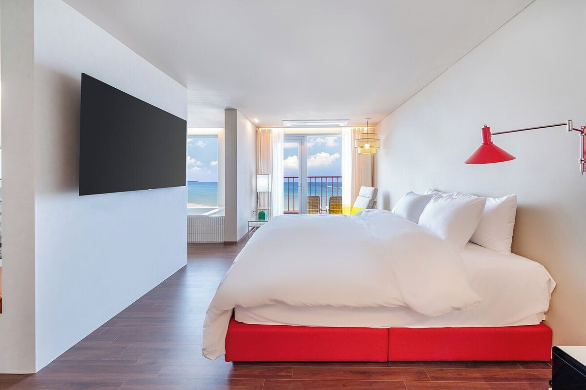 Quarto Duplo Superior, varanda, vista para o oceano | Edredões de penas, camas de colchão viscoelástico, Wi-fi grátis 