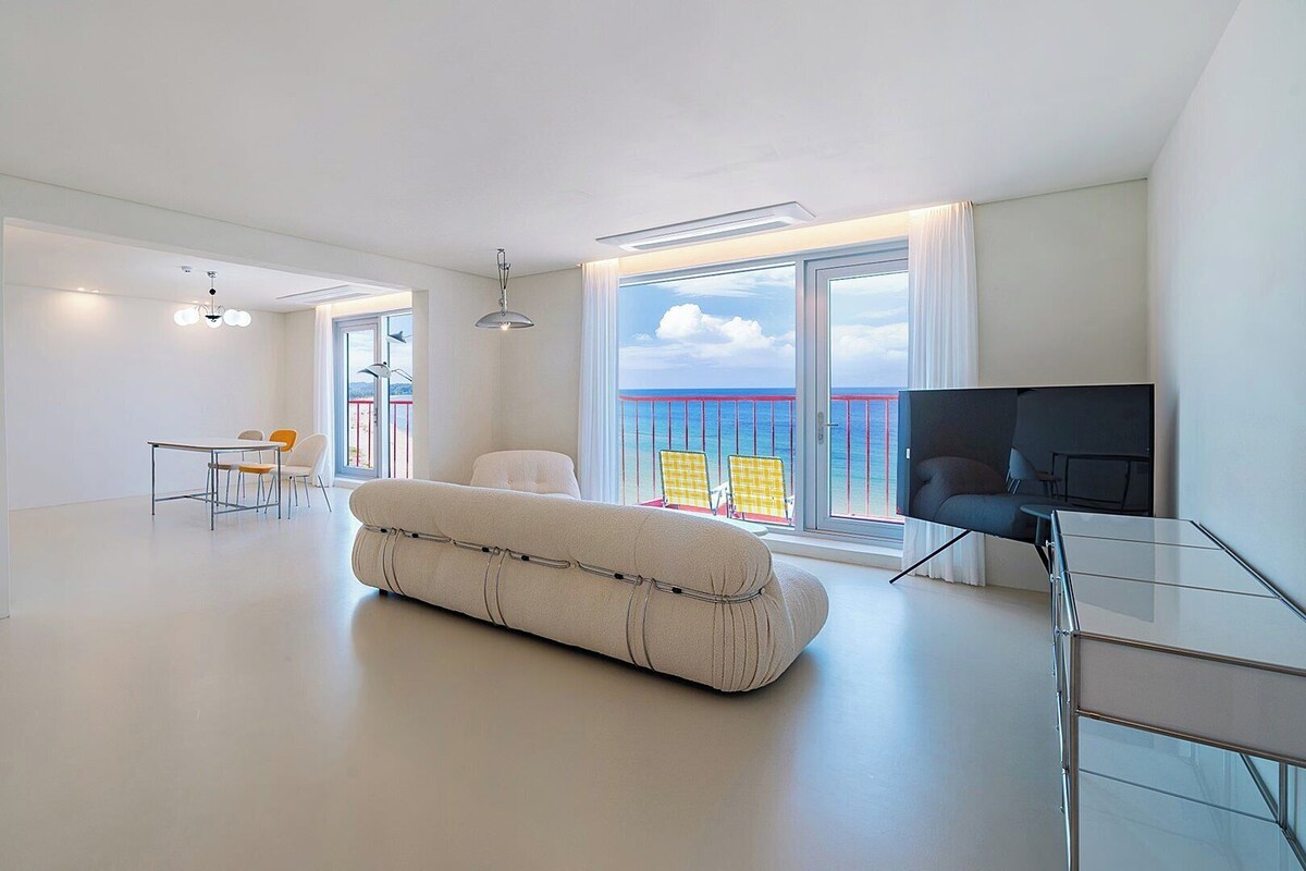 Suite Premium, varanda, vista para o oceano | Edredões de penas, camas de colchão viscoelástico, Wi-fi grátis 
