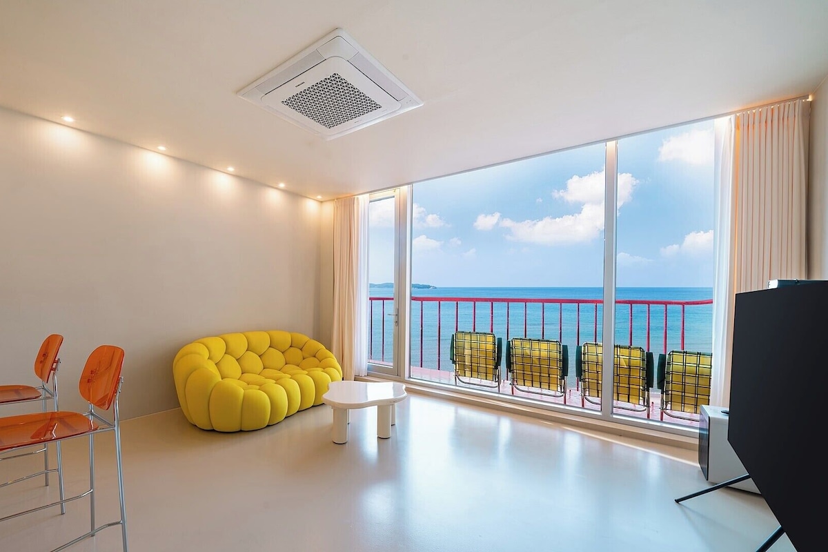 Quarto Superior, terraço, vista para o oceano | Edredões de penas, camas de colchão viscoelástico, Wi-fi grátis 