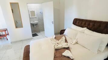 Quarto casal | Wi-Fi de cortesia, individualmente decorados, individualmente mobiliados