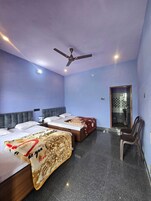 Quarto Familiar | Camas desdobr áveis, Wi-fi grátis, roupa de cama fornecida 