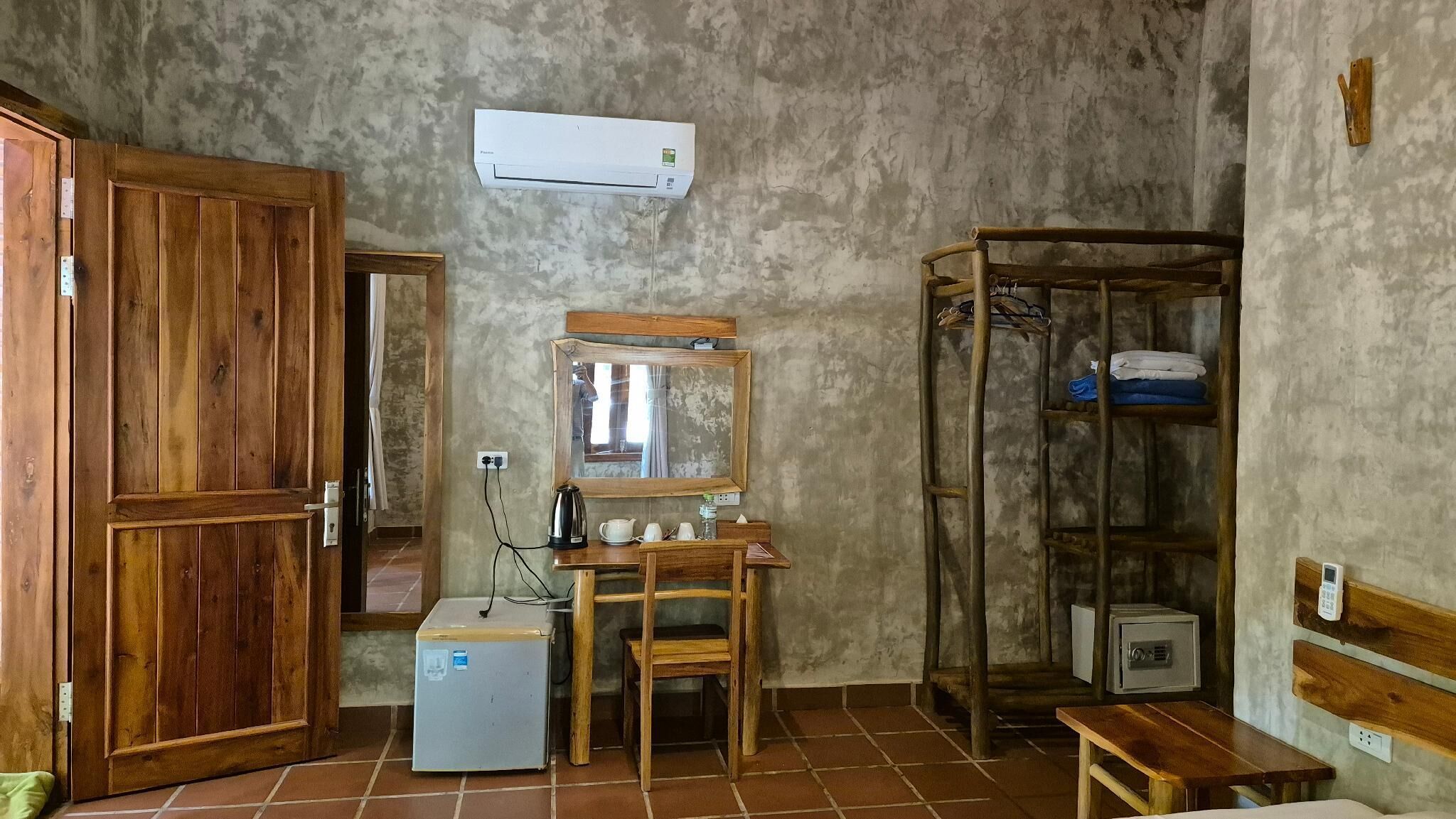 Bungalow, 2 quartos, varanda, vista para o pátio | Cofre no quarto, secretária adequada para computadores portáteis 