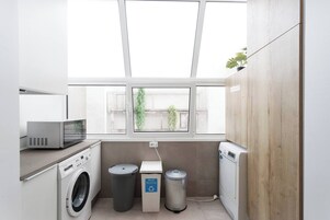 Apartamento, 2 quartos, varanda | Lavandaria