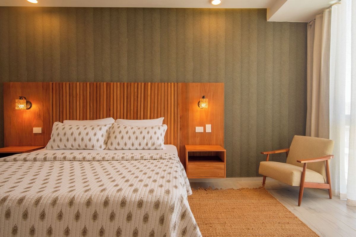 Apartamento, 1 quarto, vista para a piscina | Roupas de cama premium, espaço de trabalho para notebook