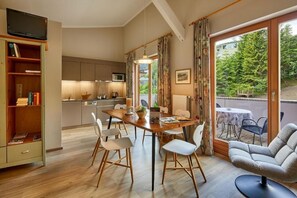 Apartamento Superior, não fumadores, vista para o jardim | Restaurantes