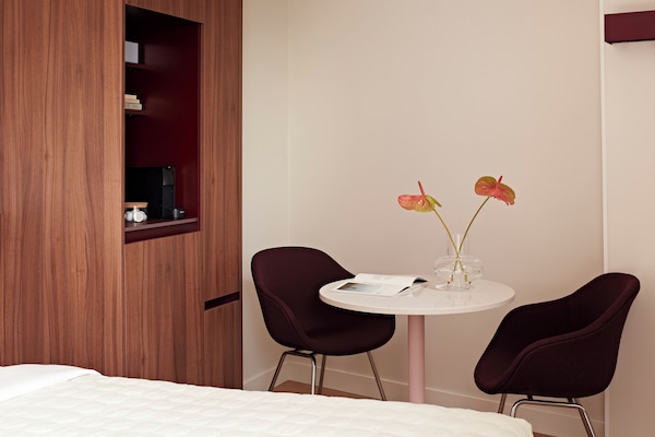 Roupa hipoalergénica, cofre no quarto, cortinas/cortinados opacos
