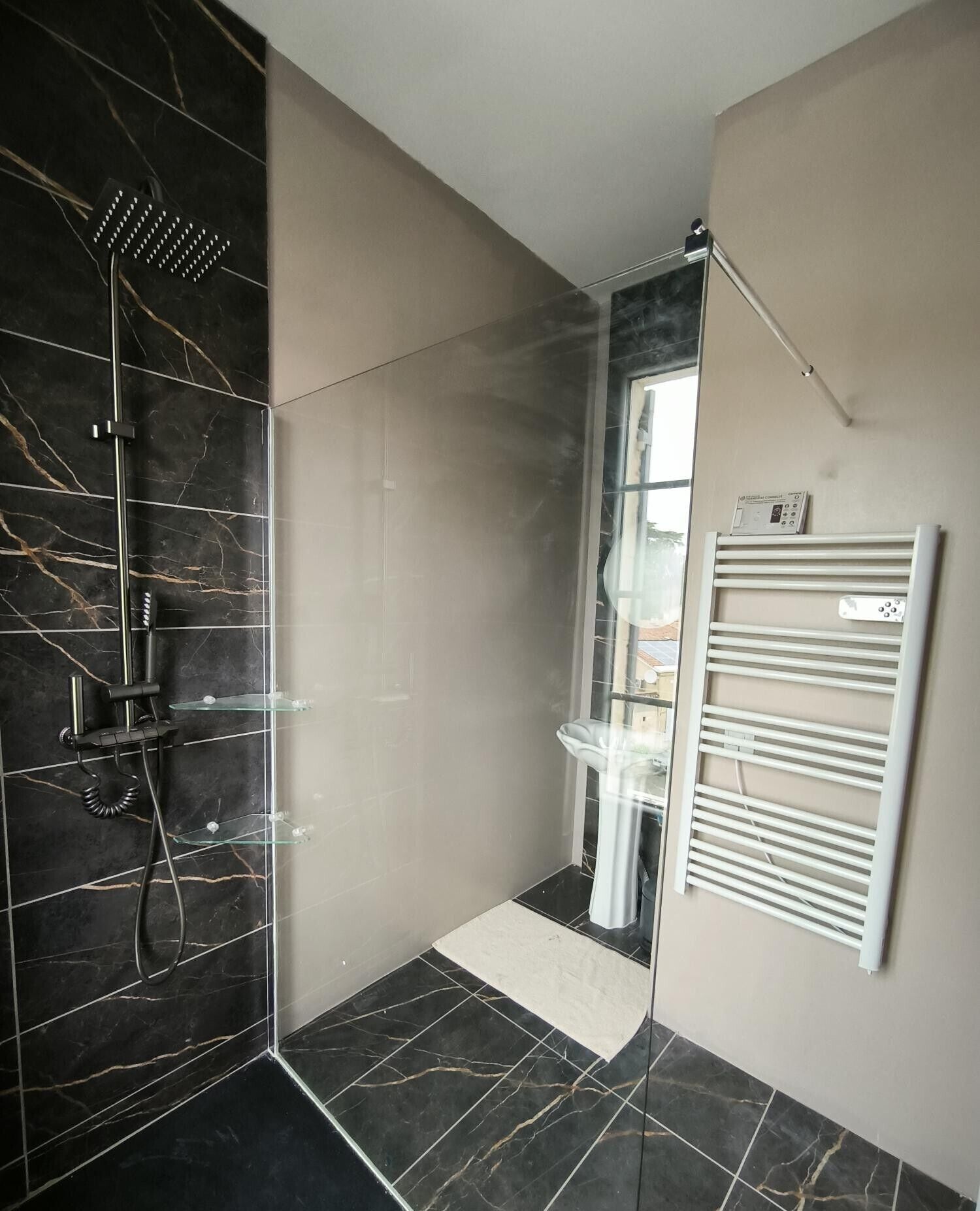 Quarto Duplo Superior, varanda, vista para o jardim | Casa de banho | Um polibã, um secador de cabelo (mediante pedido), toalhas fornecidas 