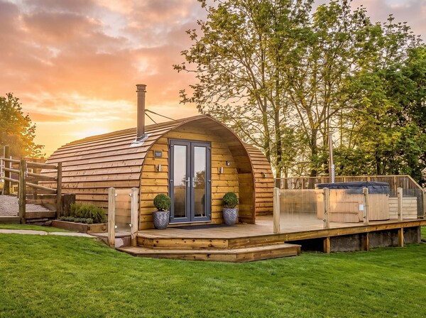 The Lodge At Brambles Farm Sleeps 4 Hot Tub - Cheshire