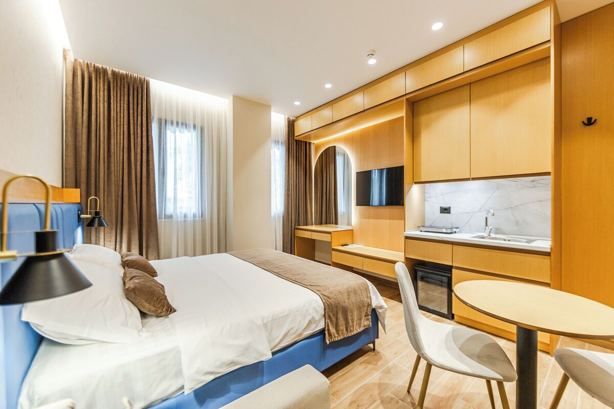 Quarto triplo | Cofres nos quartos, cortinas blackout, quartos à prova de som