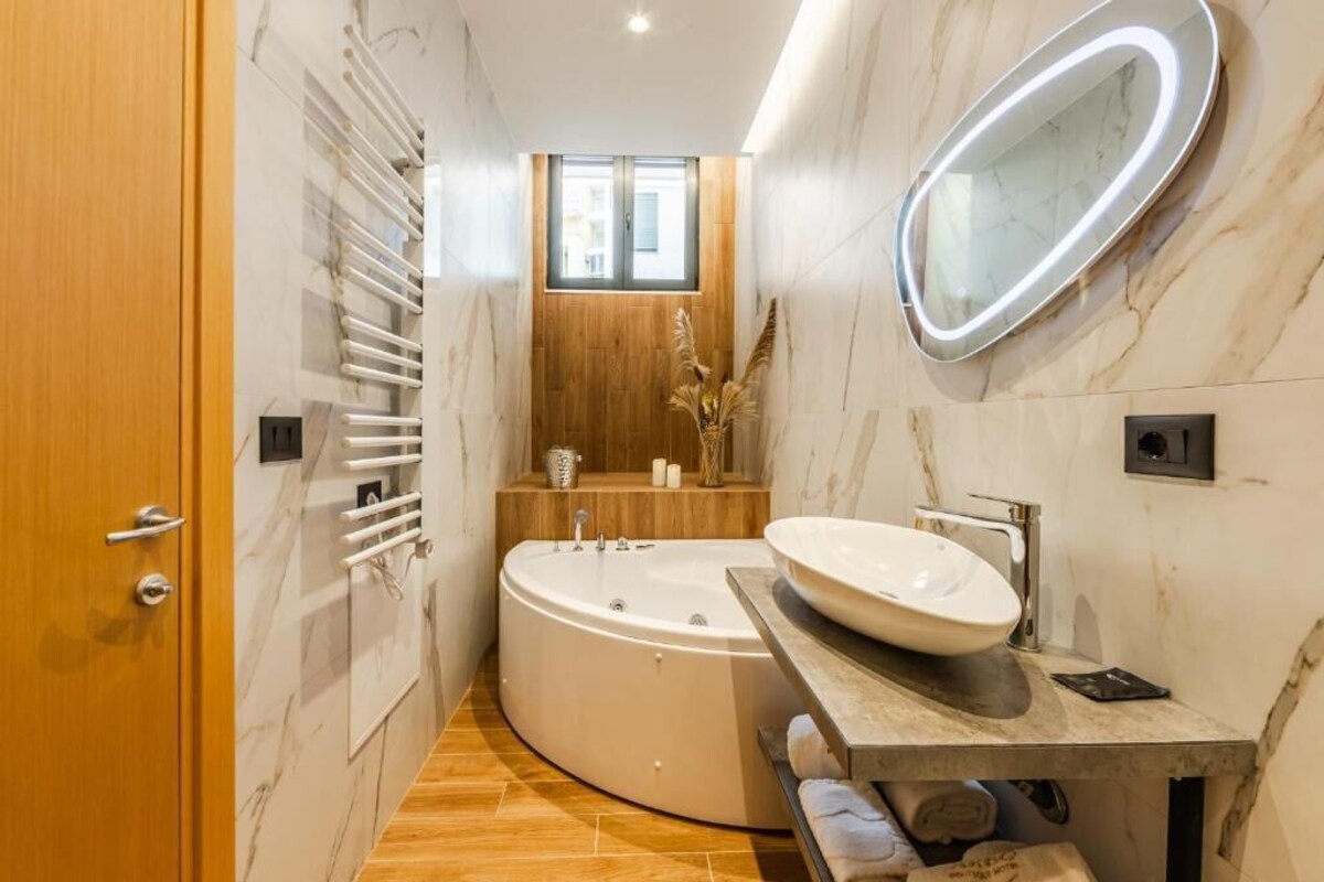Quarto casal ou duplo luxo | Banheiro | Chinelos 