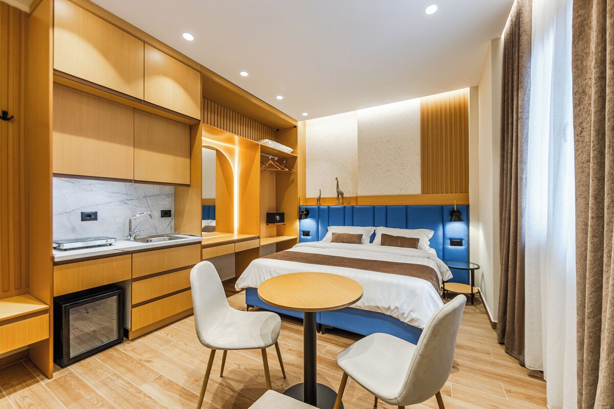 Quarto triplo luxo | Cofres nos quartos, cortinas blackout, quartos à prova de som