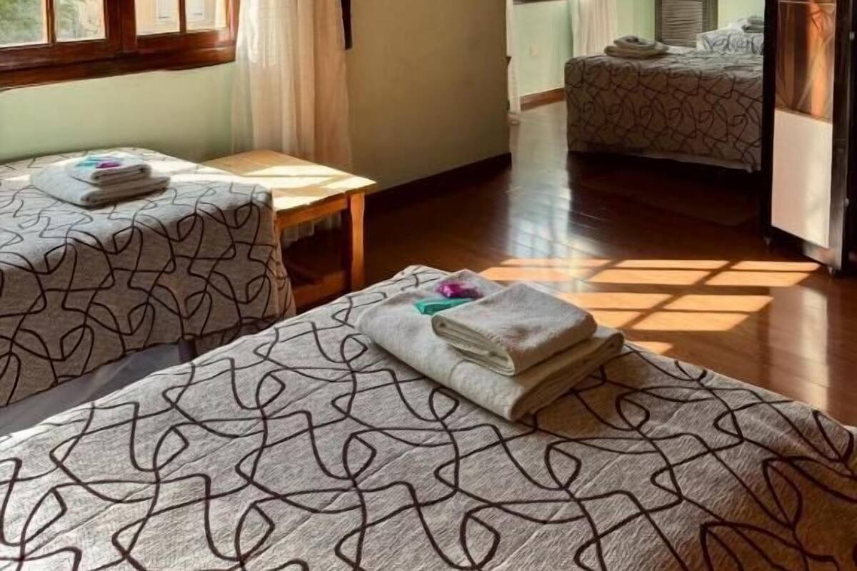 Quarto Quádruplo Deluxe, pátio, vista para o jardim | Wi-fi grátis 