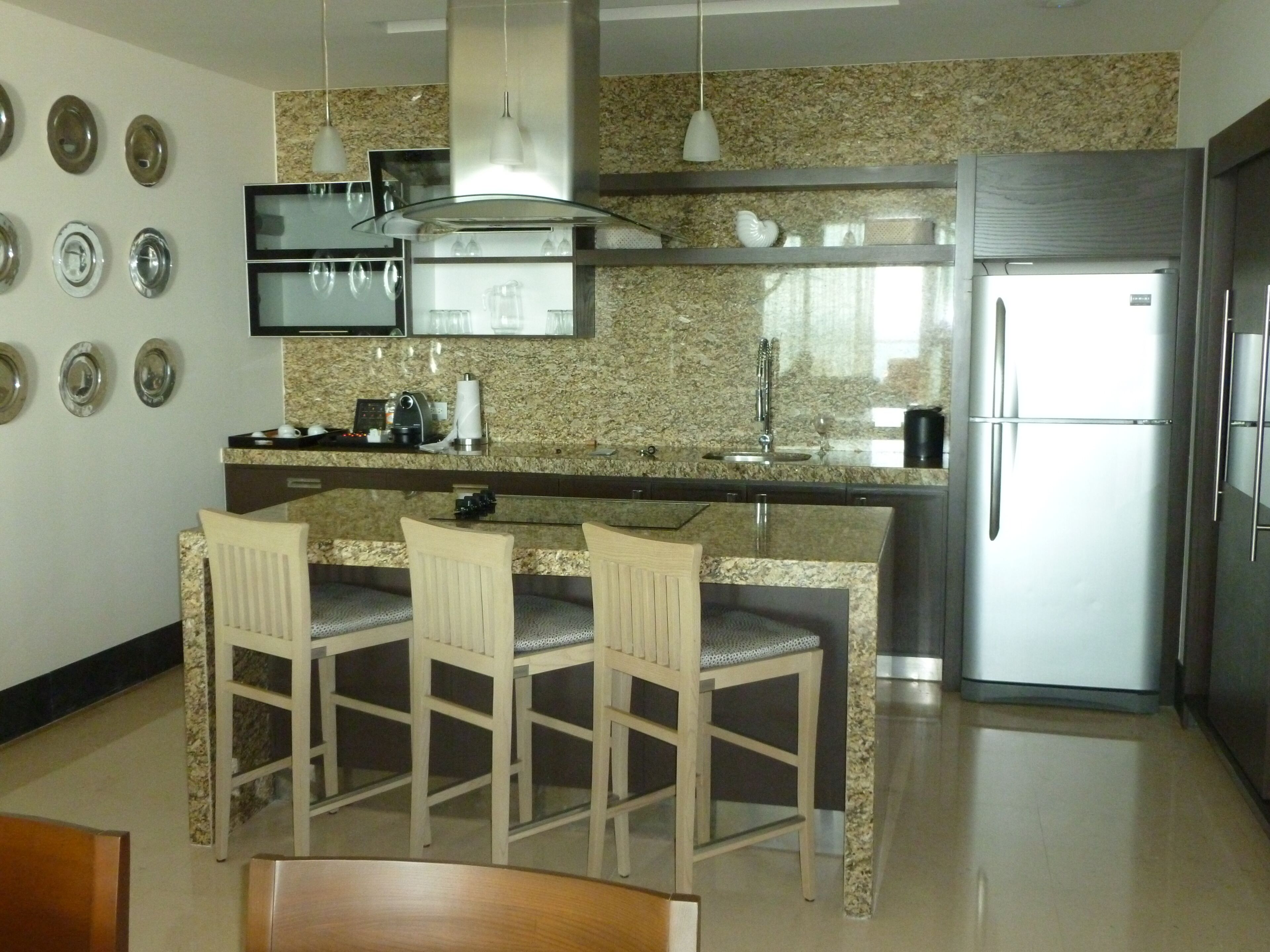 Condo luxo, vista para o oceano | Cozinha privada | Máquina de café expresso, cafeteira/chaleira, chaleira elétrica