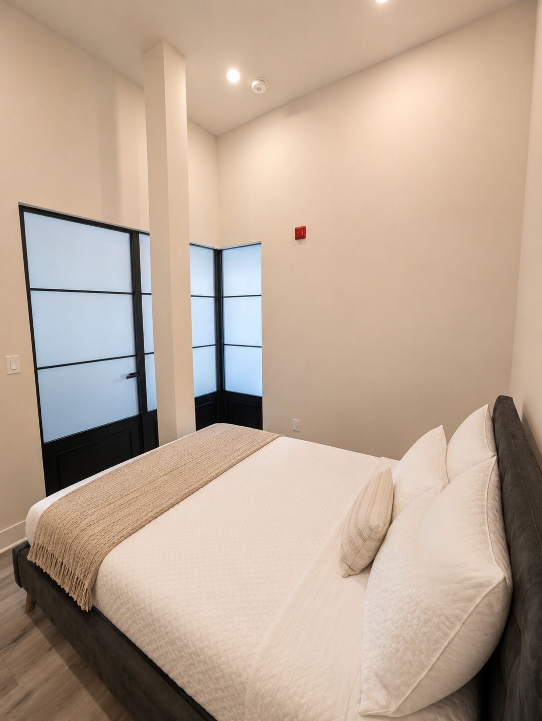 Suite Deluxe, 1 cama queen-size, cozinha | Roupa de alta qualidade, camas de colchão viscoelástico, secretária 