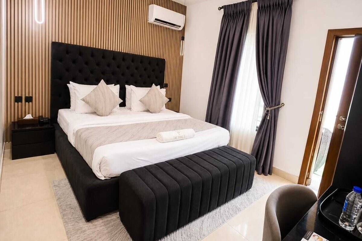Suíte estúdio luxo, para não fumantes, banheiro privativo | Roupas de cama premium, edredons de pluma, cofres nos quartos