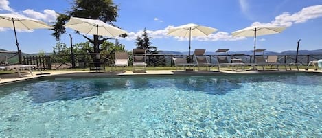 Piscina exterior sazonal