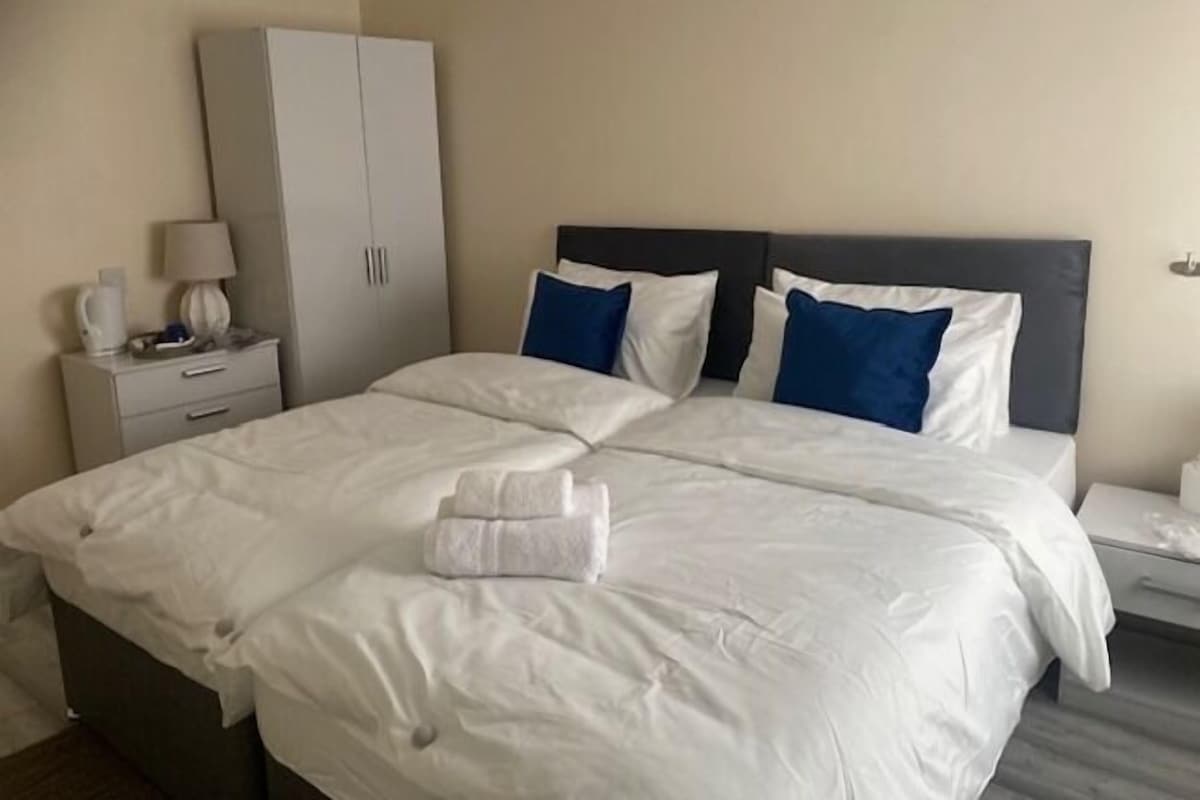 Quarto Duplo Deluxe | Cortinas/cortinados opacos, ferro/tábua de engomar, Wi-fi grátis 