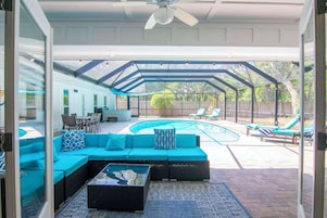 Casa conforto, várias camas, piscina particular | Parte interna