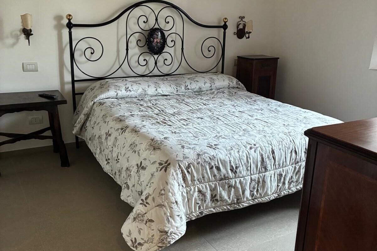 Quarto luxo, varanda, vista para o pátio | Edredons de pluma, cortinas blackout, roupa de cama
