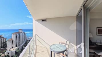 Apartamento, 2 camas Queen | Opções para refeição ao ar livre