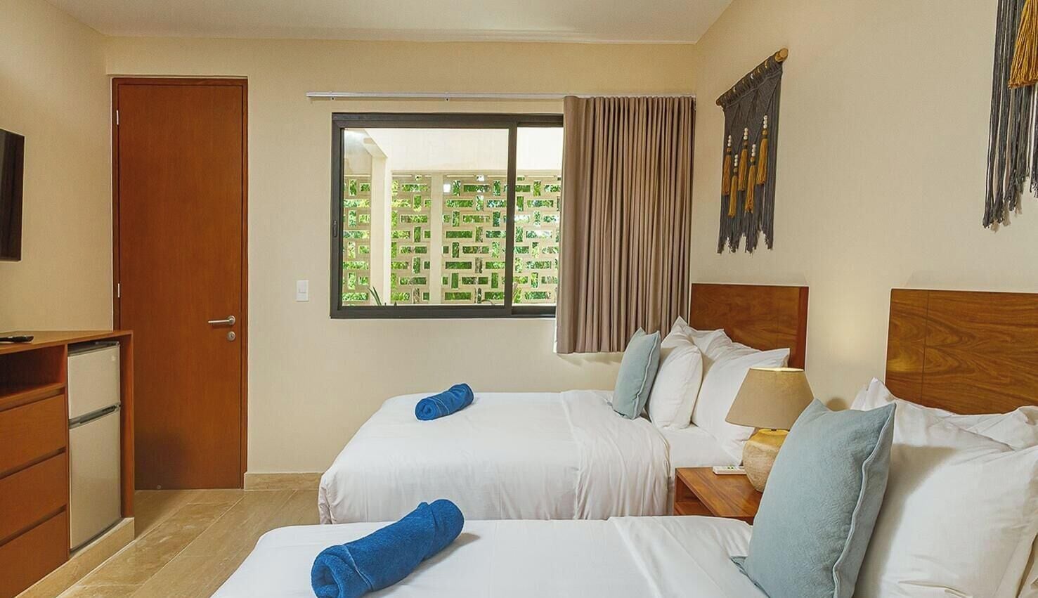 Apartamento | Cofre com capacidade para portátil, cortinas/cortinados opacos 