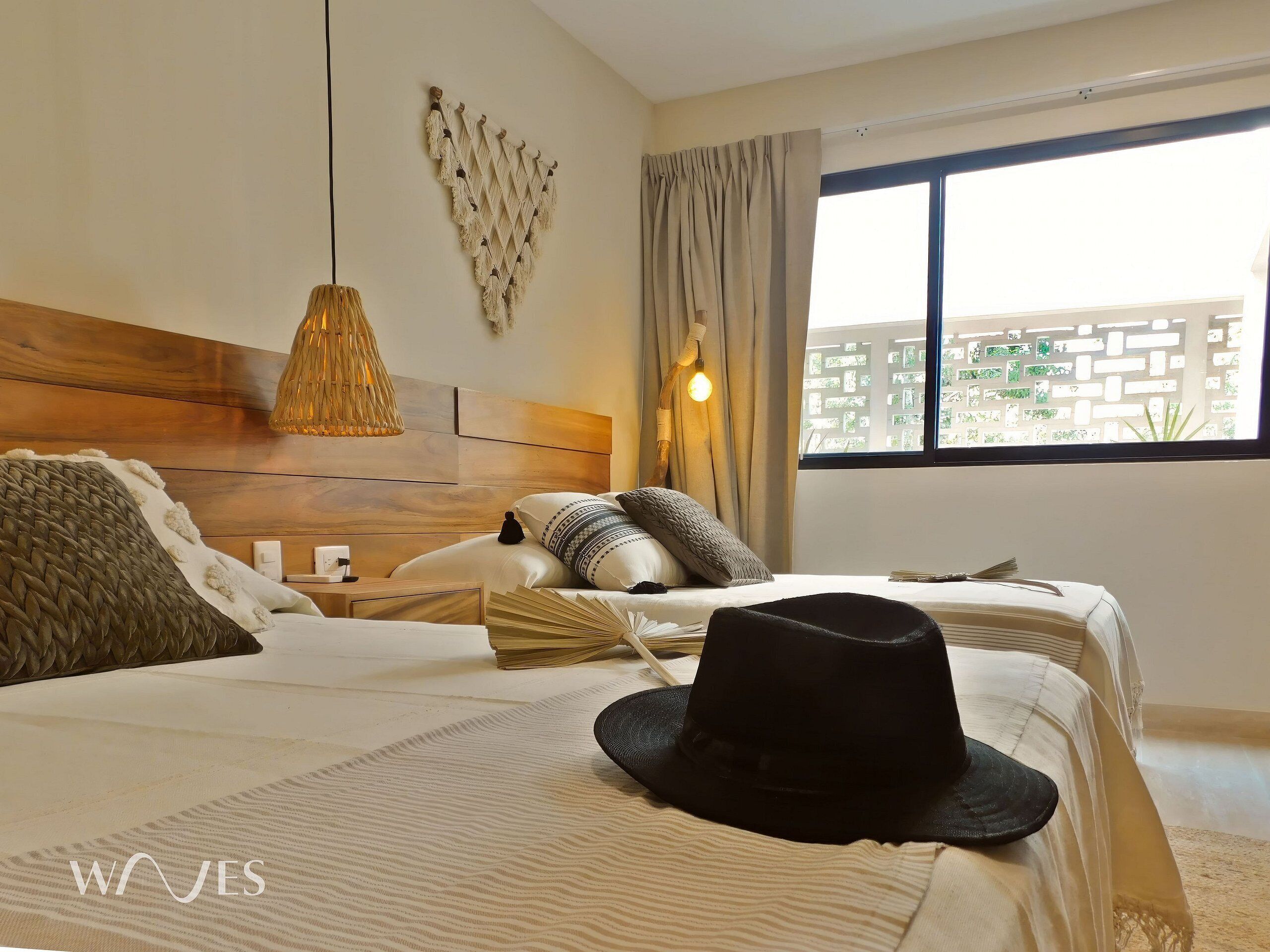 Apartamento Premium | Cofre com capacidade para portátil, cortinas/cortinados opacos 