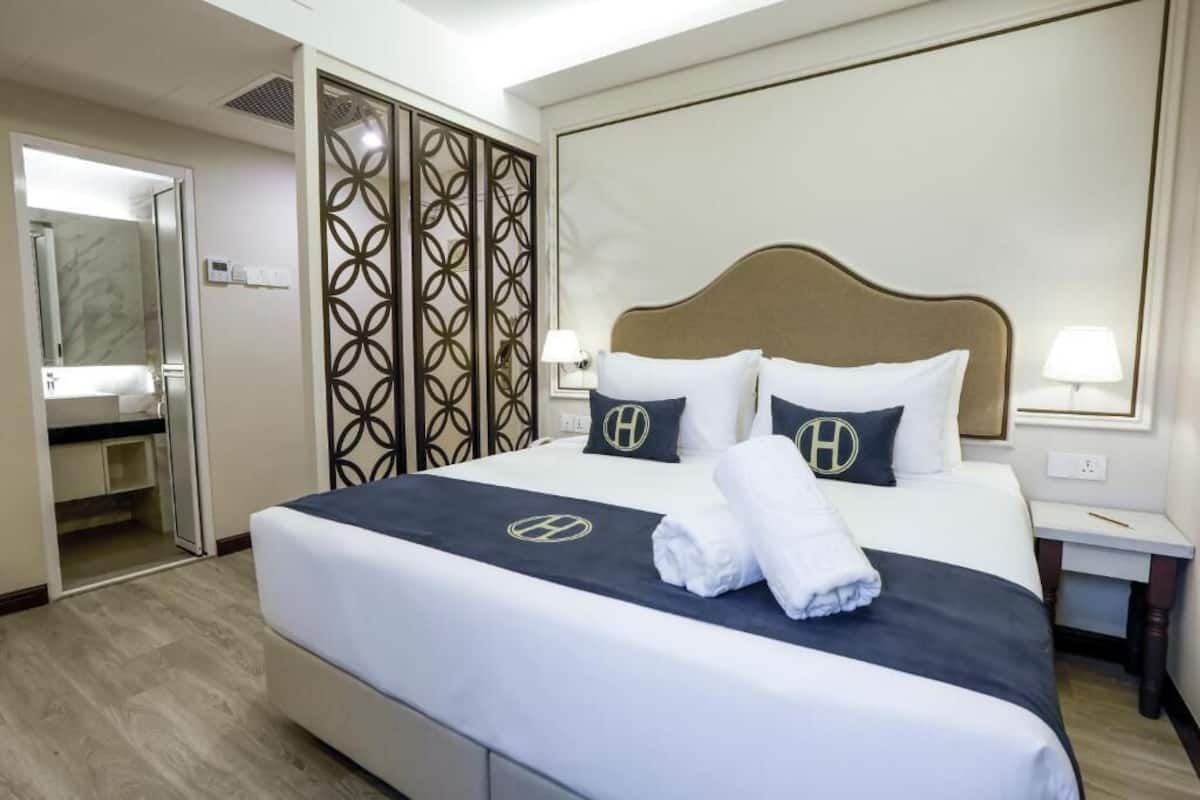 Quarto casal standard | Cofres nos quartos, ferros/tábuas de passar roupa, Wi-Fi de cortesia