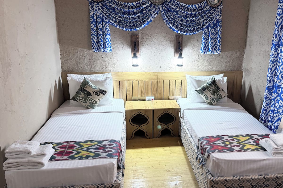 Quarto Twin Standard | Minibar, roupa de cama fornecida 