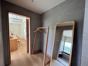 Casa Comfort, vista parcial para o lago | Sala de estar