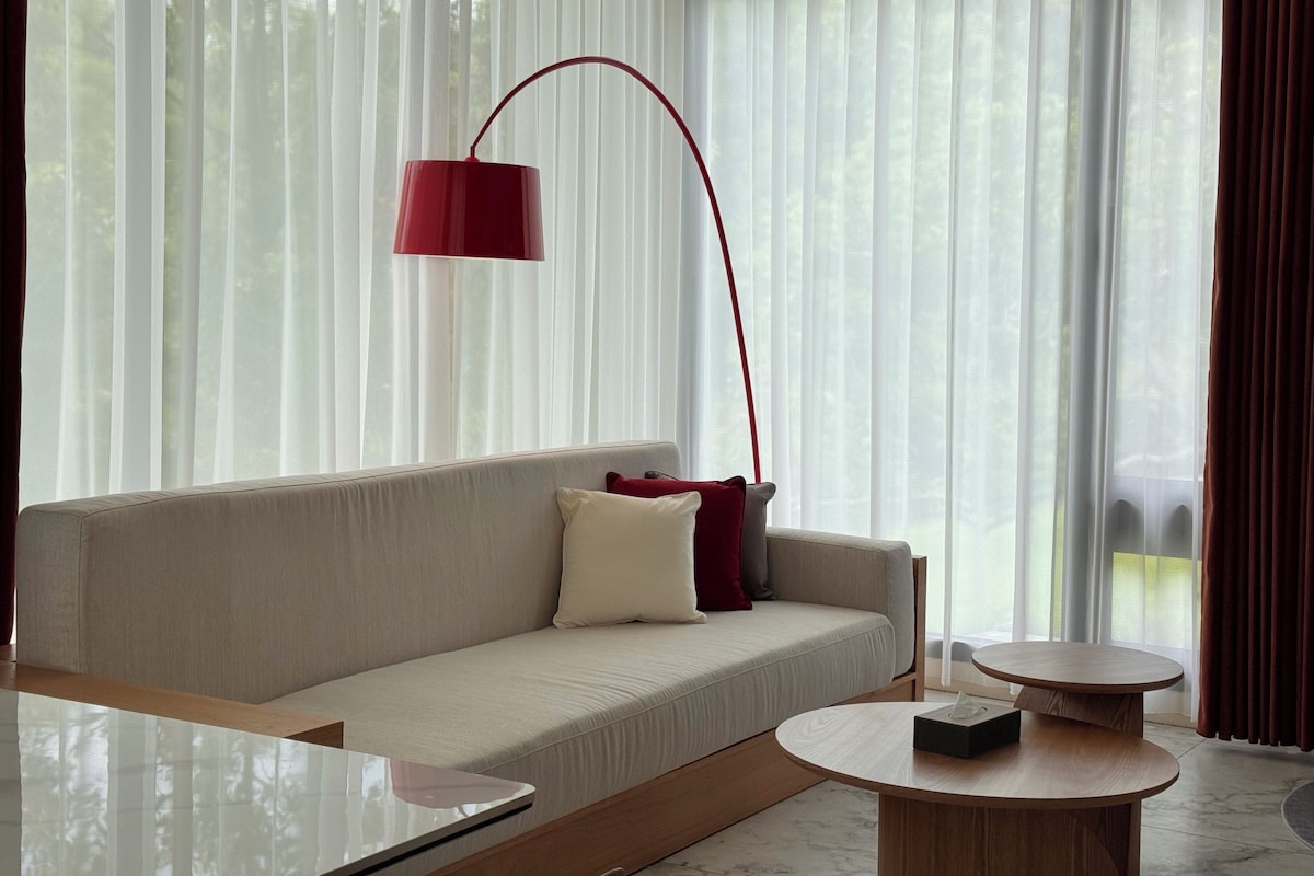 Casa Comfort, vista parcial para o lago | Refeições no quarto