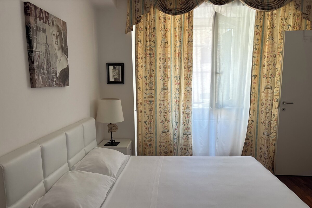 Quarto Duplo ou Twin Comfort, Vista para a cidade | Secretária, Wi-fi grátis 