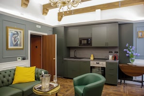 Apartamento Deluxe, kitchenette, Vista para a cidade | Interior