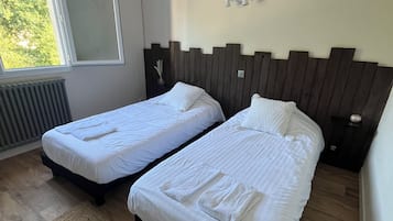 Quarto Twin Clássico, vista para o jardim | Wi-fi grátis