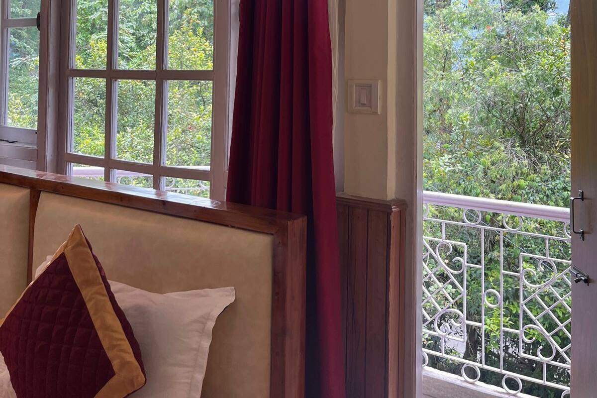 Mountain View With Balcony Room | Wi-Fi de cortesia, roupa de cama