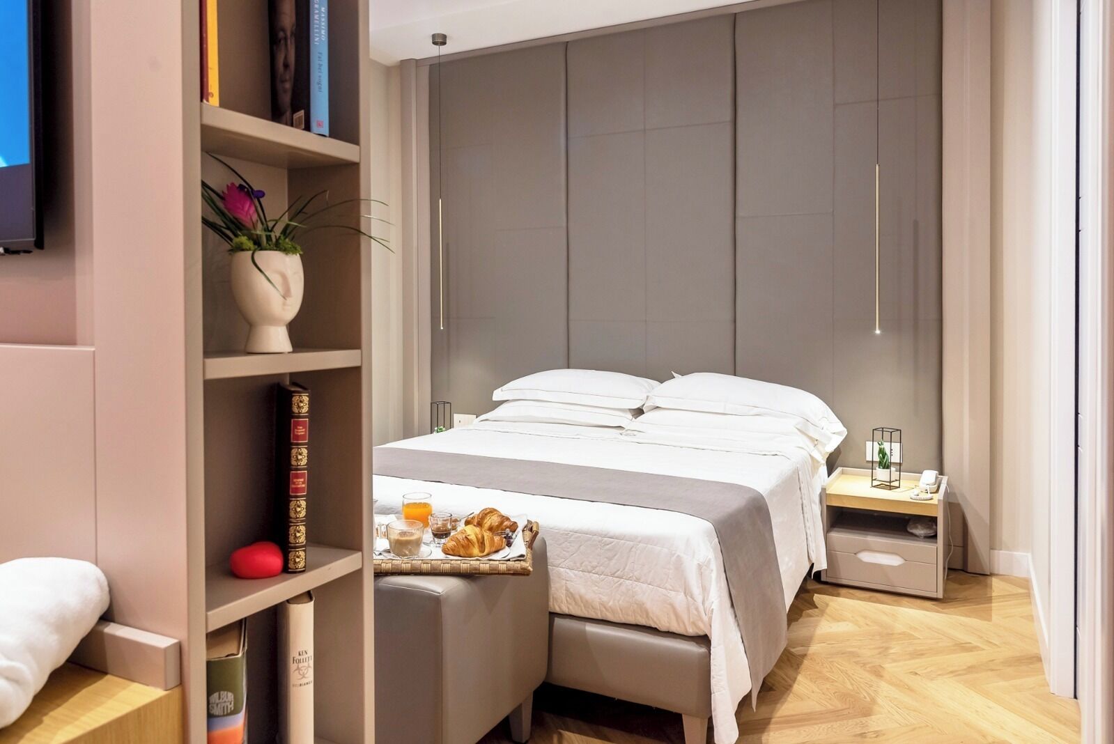 Suite Deluxe, varanda, vista para a colina | Cofre no quarto, cortinas/cortinados opacos, quartos insonorizados 