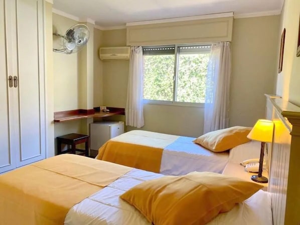 Quarto Duplo ou Twin Clássico, varanda, vista para o jardim