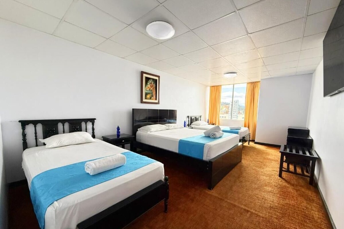 Quarto triplo, vista para a cidade | Quartos à prova de som, Wi-Fi de cortesia, individualmente decorados