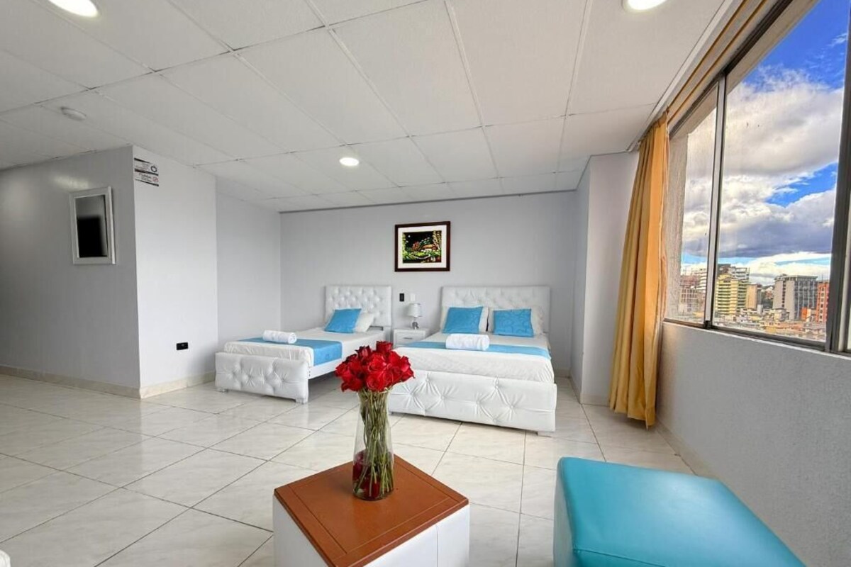 Quarto família, vista para a cidade | Quartos à prova de som, Wi-Fi de cortesia, individualmente decorados
