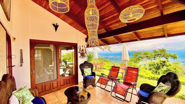 Villa, 4 quartos, piscina privativa | Sala | Livros 