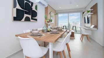 Apartamento, varanda, Vista para a cidade | Restaurantes