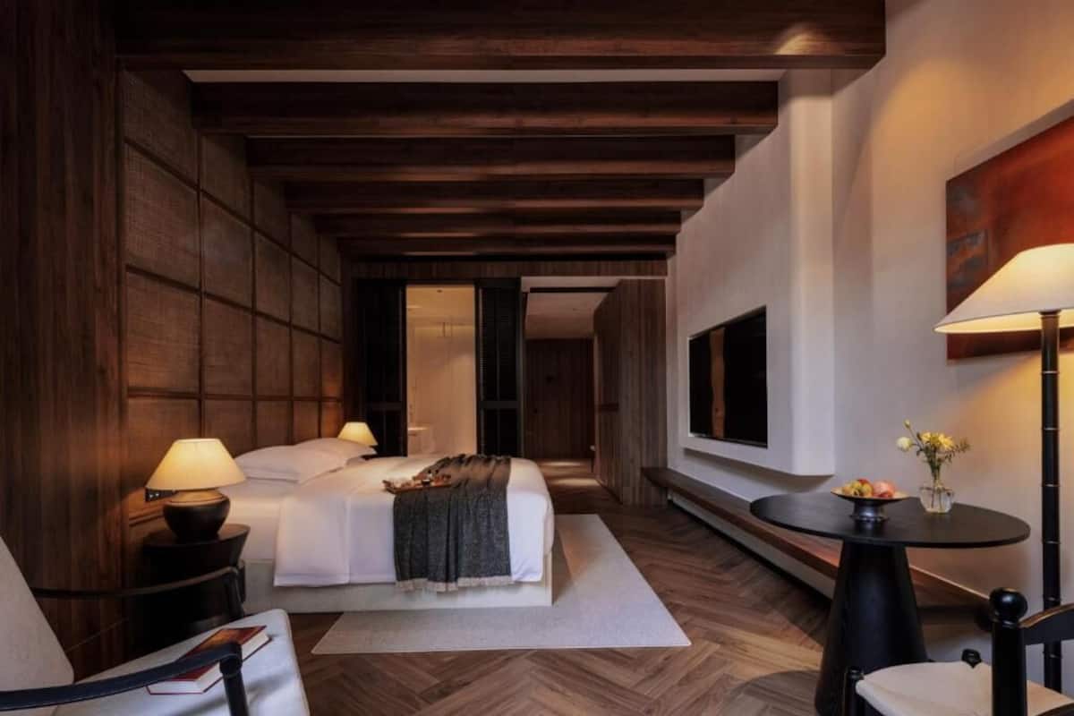 Quarto Duplo de Luxo, varanda, vista para o pátio | Cofre no quarto, quartos insonorizados, Wi-fi grátis