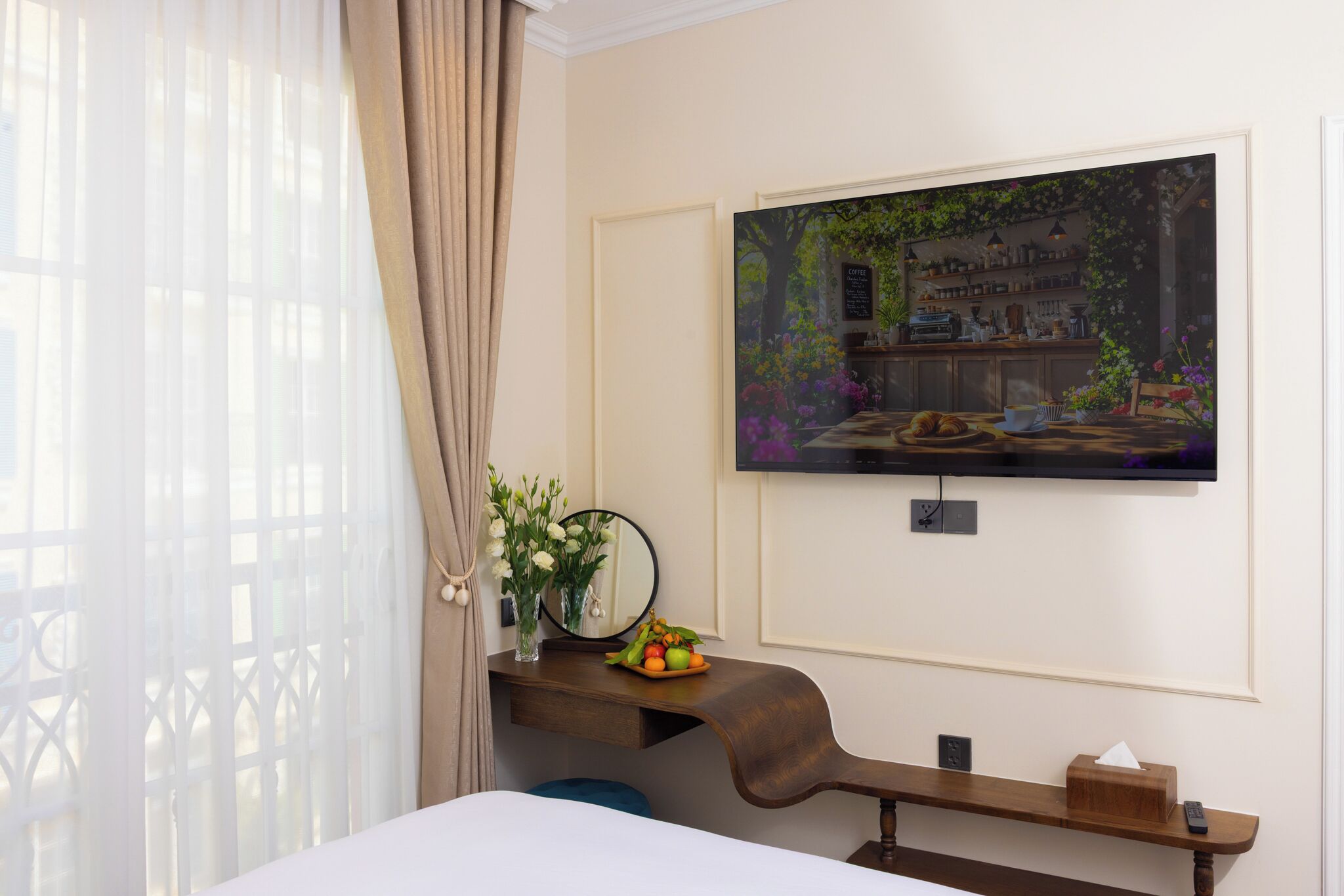 Quarto Duplo Deluxe, 1 cama queen-size, Vista para a cidade | Secretária, secretária adequada para computadores portáteis 