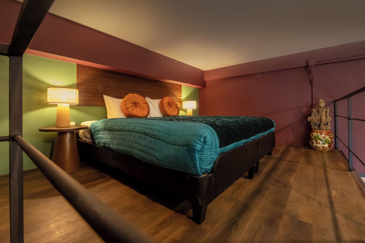 Inpeng Loft Double | Escrivaninha, Wi-Fi de cortesia, roupa de cama