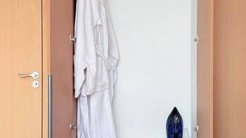 Apartamento superluxo, vista para a cidade | Ferros/tábuas de passar roupa, Wi-Fi de cortesia