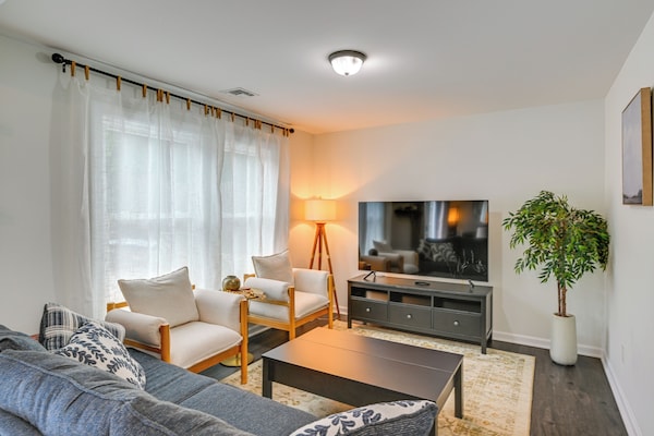 Walk To Train! Updated Apt In Huntington Station - Oyster Bay, NY